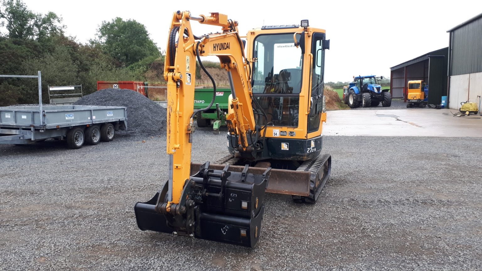 2016 Hyundai 27Z-9 - GG Plant Sales